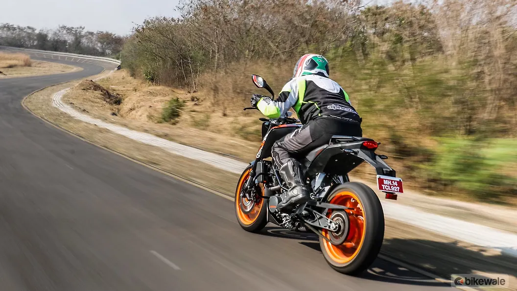 KTM 125 Duke [2021] Action Image – BikeWale