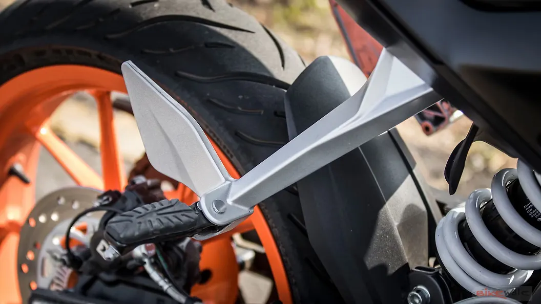 KTM 125 Duke [2021] Mirror Image – BikeWale