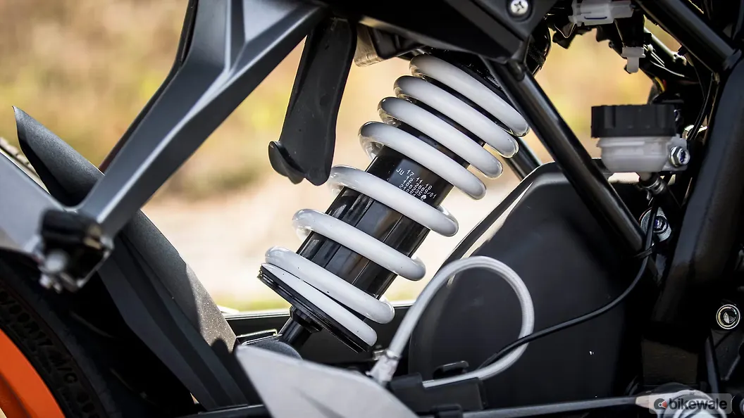 KTM 125 Duke [2021] Rear Suspension Image – BikeWale