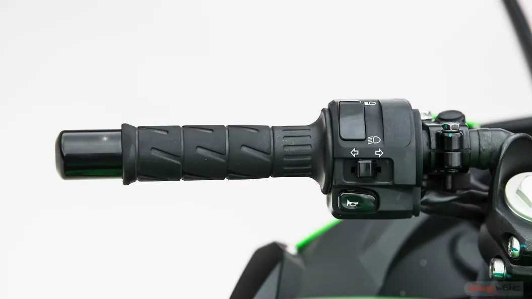 Kawasaki Ninja 400 Rear Three-Quarter Image – BikeWale