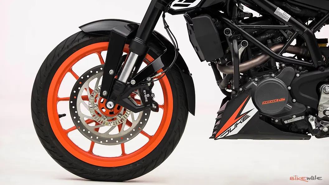 KTM 125 Duke [2021] Front Footpeg Image – BikeWale