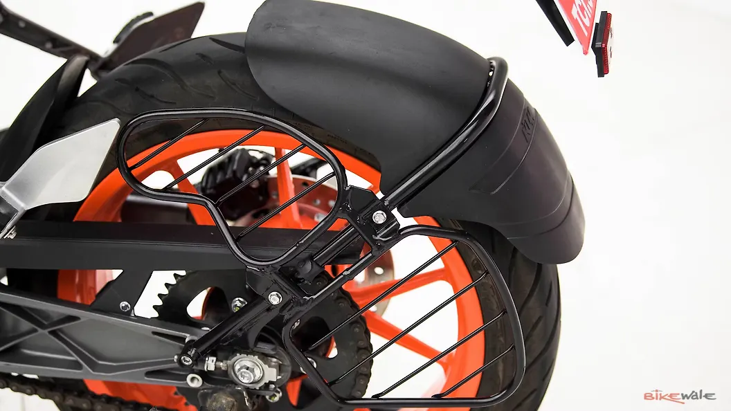 KTM 125 Duke [2021] Rear Wheel & Tyre Image – BikeWale