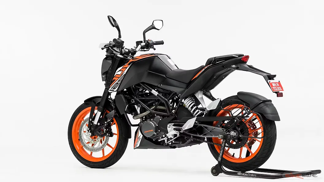 KTM 125 Duke [2021] Rear Three-Quarter Image – BikeWale