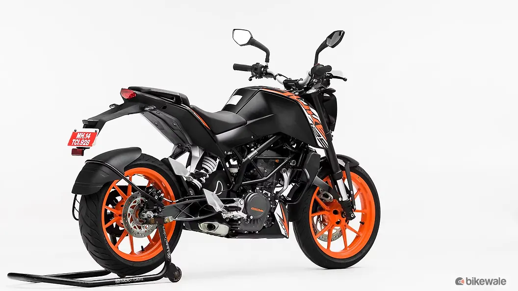 KTM 125 Duke [2021] Rear Three-Quarter Image – BikeWale