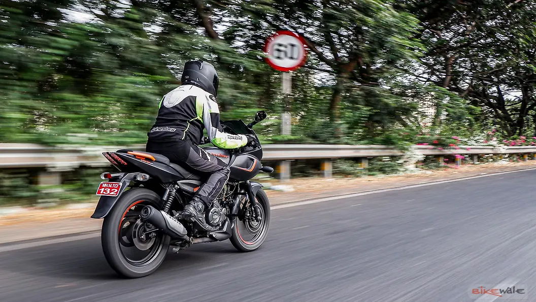 Bajaj Pulsar 180F Exterior Image – BikeWale