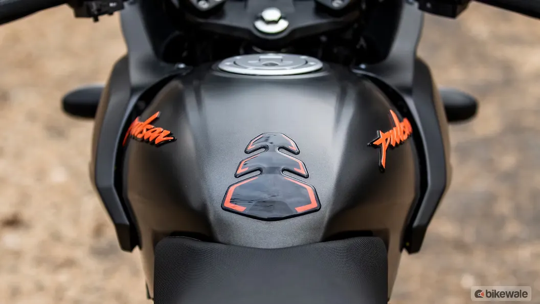 Bajaj Pulsar 180F Exterior Image – BikeWale
