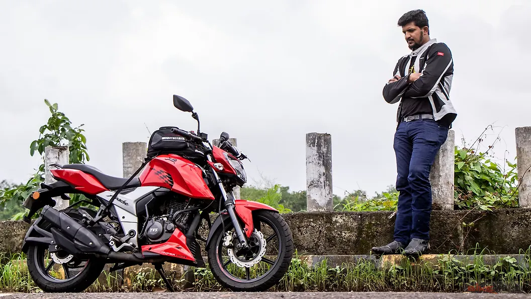 TVS Apache RTR 160 4V Rear Fender Image – BikeWale