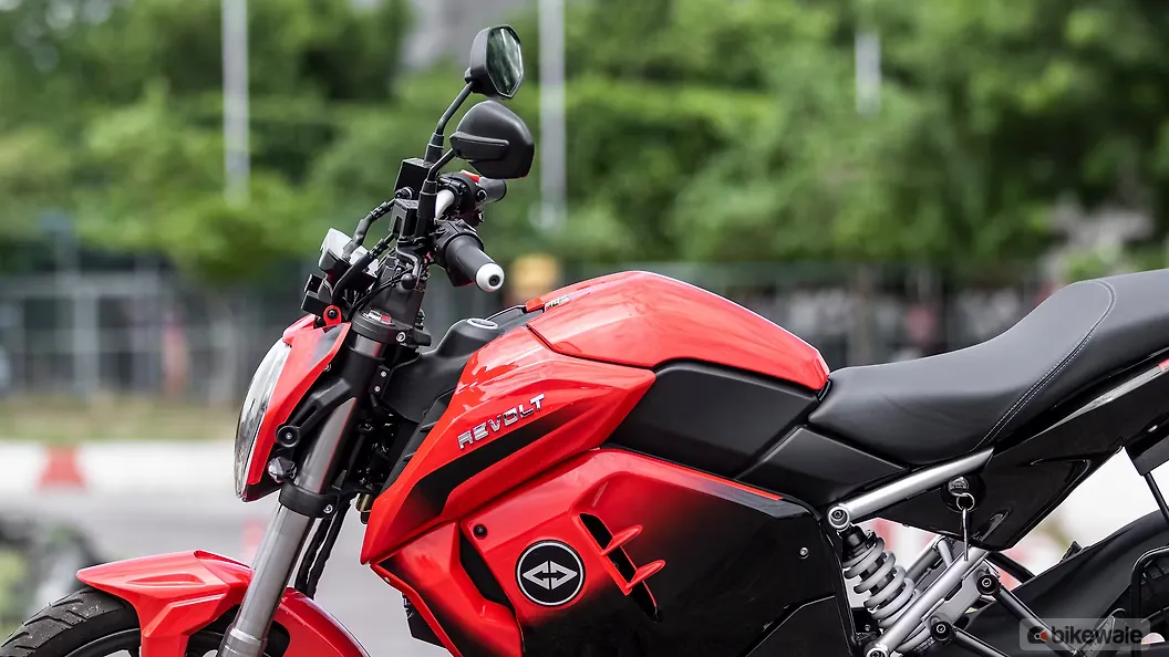 Revolt RV400 Action Image – BikeWale