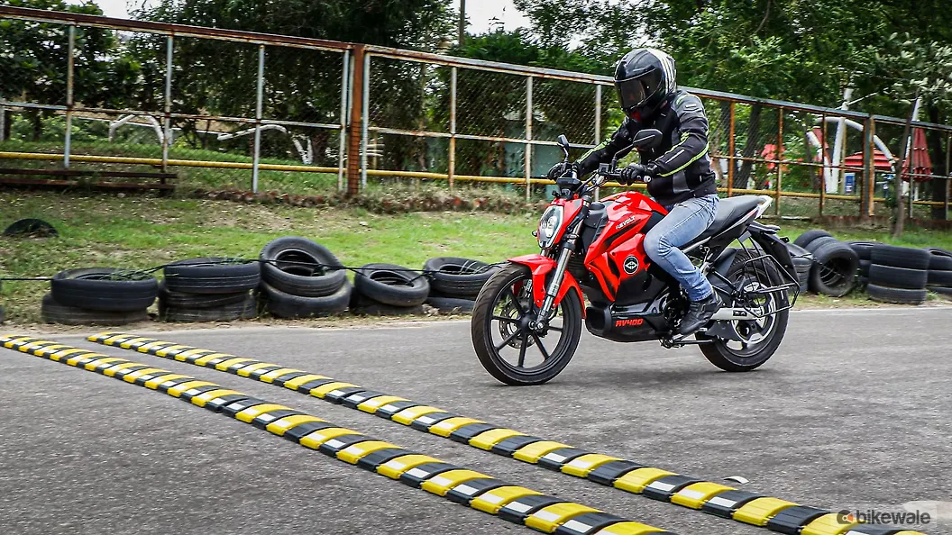Revolt RV400 Side Image – BikeWale