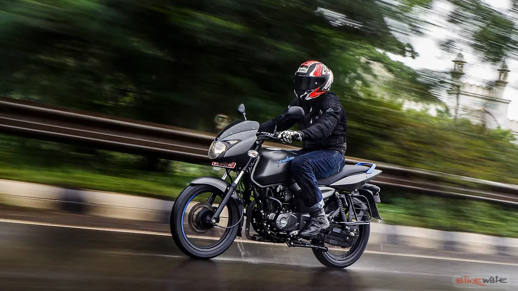 Bajaj Pulsar 125 Front Three-Quarter Image – BikeWale