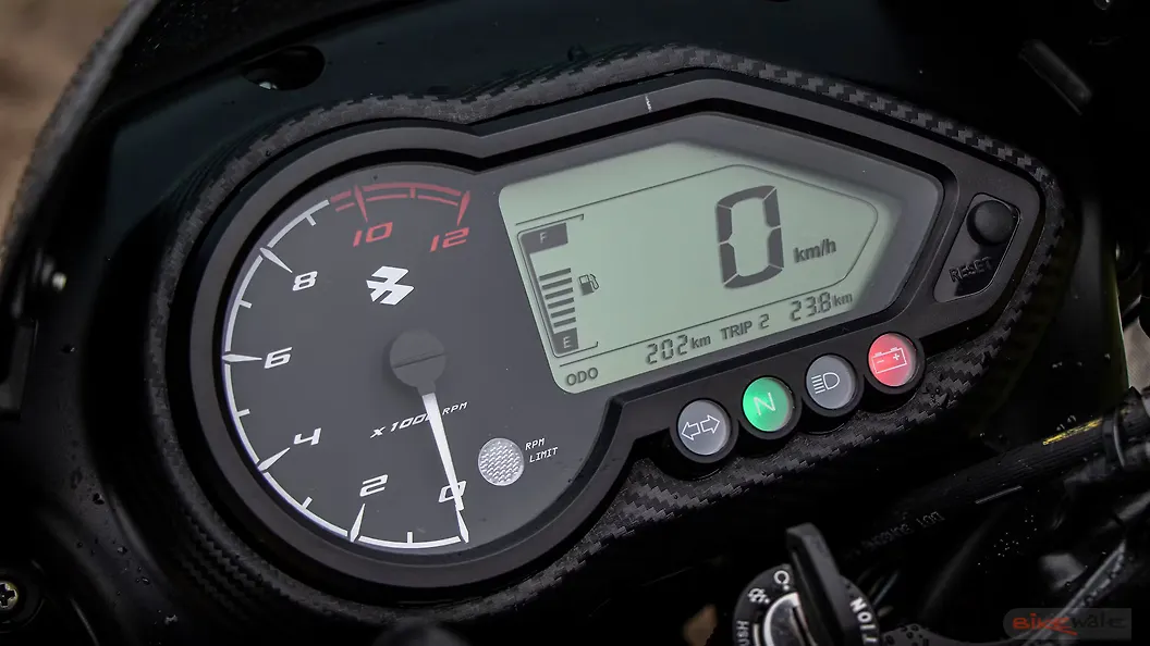 Bajaj Pulsar 125 Rear Three-Quarter Image – BikeWale