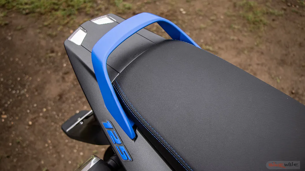 Bajaj Pulsar 125 Rear Three-Quarter Image – BikeWale