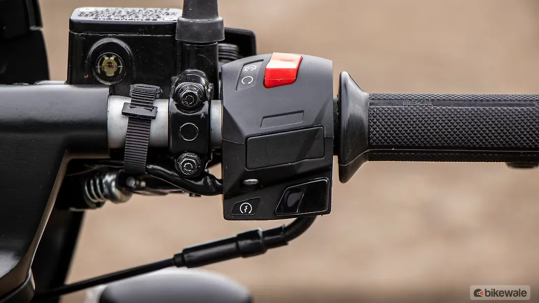 Bajaj Pulsar 125 Rear Three-Quarter Image – BikeWale