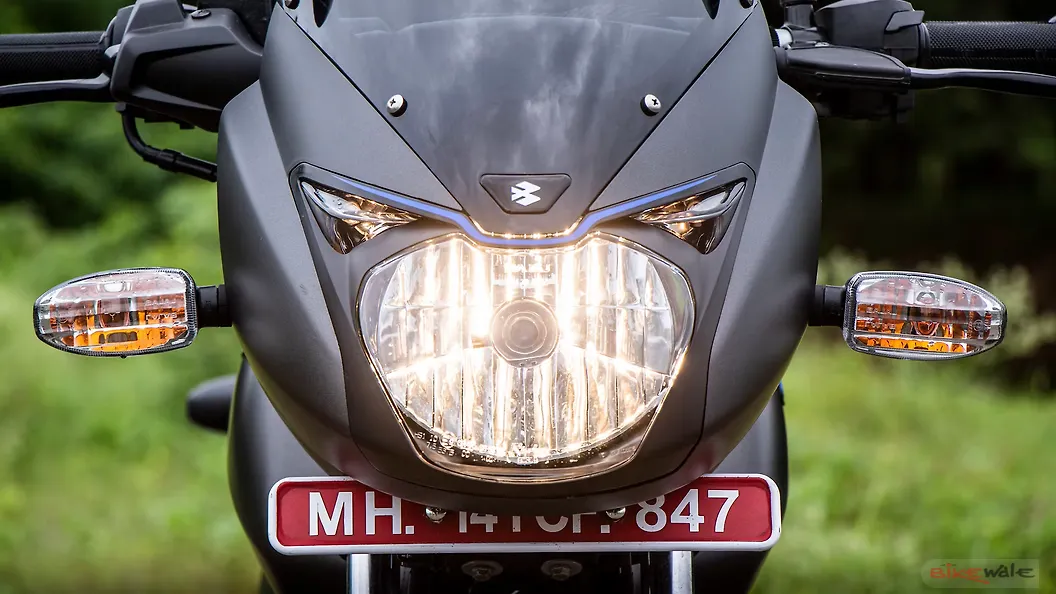 Bajaj Pulsar 125 Rear Three-Quarter Image – BikeWale