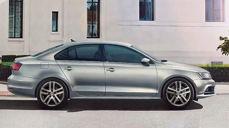 Volkswagen Jetta Images, Interior & Exterior Photo Gallery - CarWale