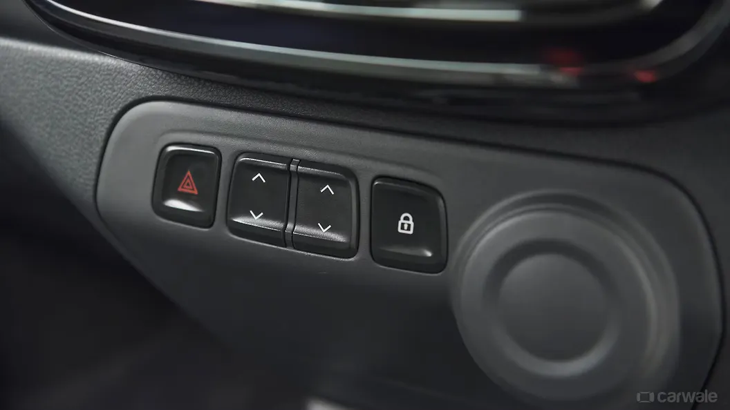 Kwid [2015-2019] Interior Image, Kwid [2015-2019] Photos in India - CarWale