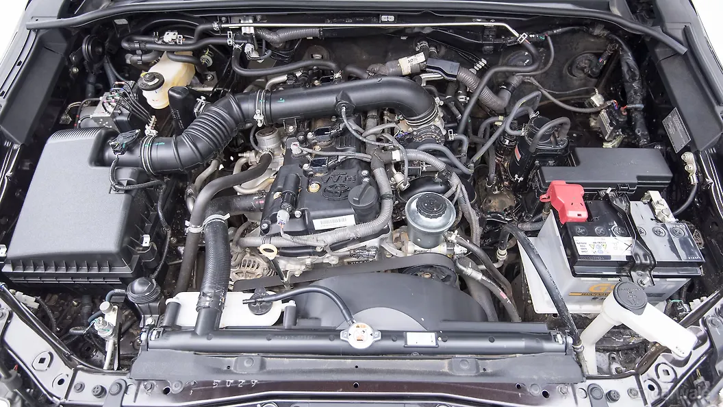 Toyota Fortuner Photo, Engine Bay Image - CarWale