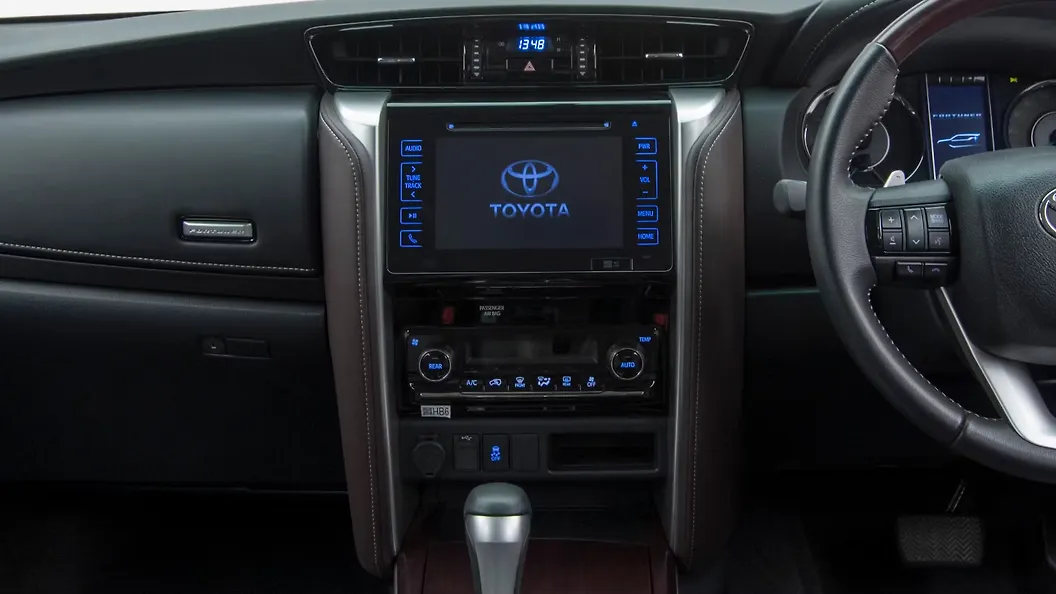 Toyota Fortuner Photo, Interior Image - CarWale