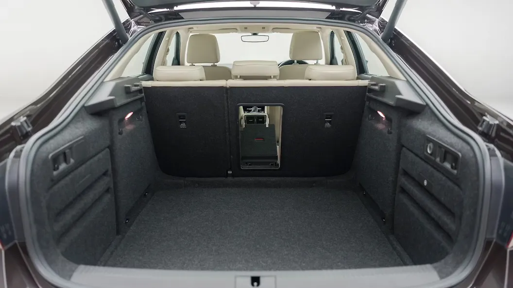 Skoda Superb Photo, Boot Space Image - CarWale