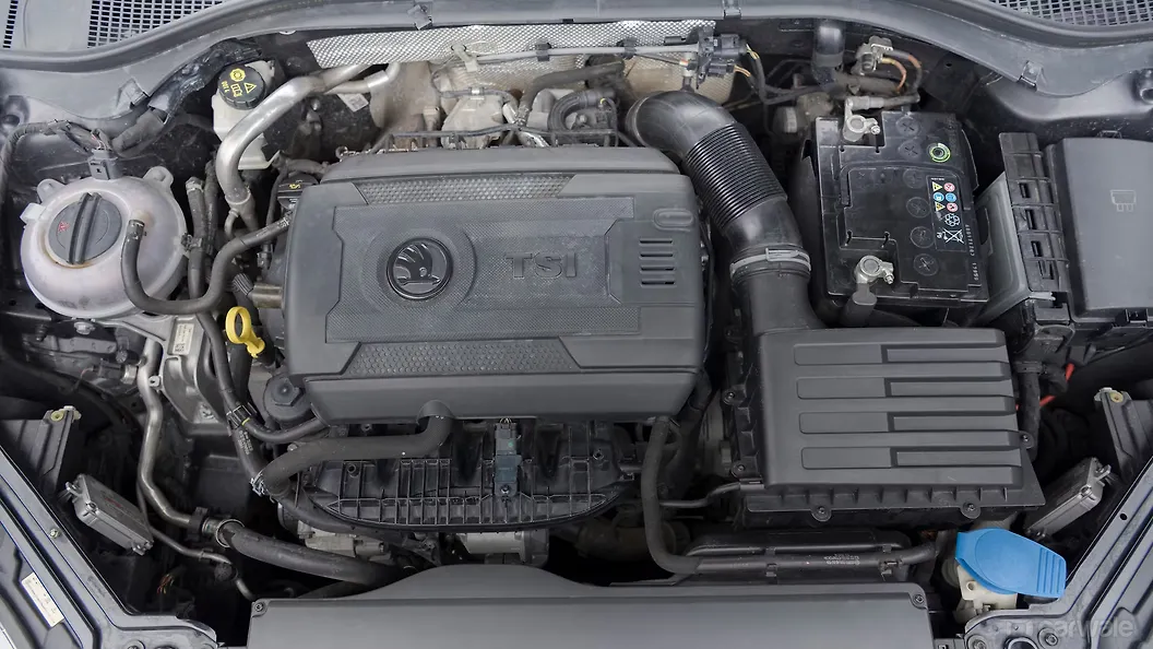 Superb [2016-2020] Engine Bay Image, Superb [2016-2020] Photos in India - CarWale