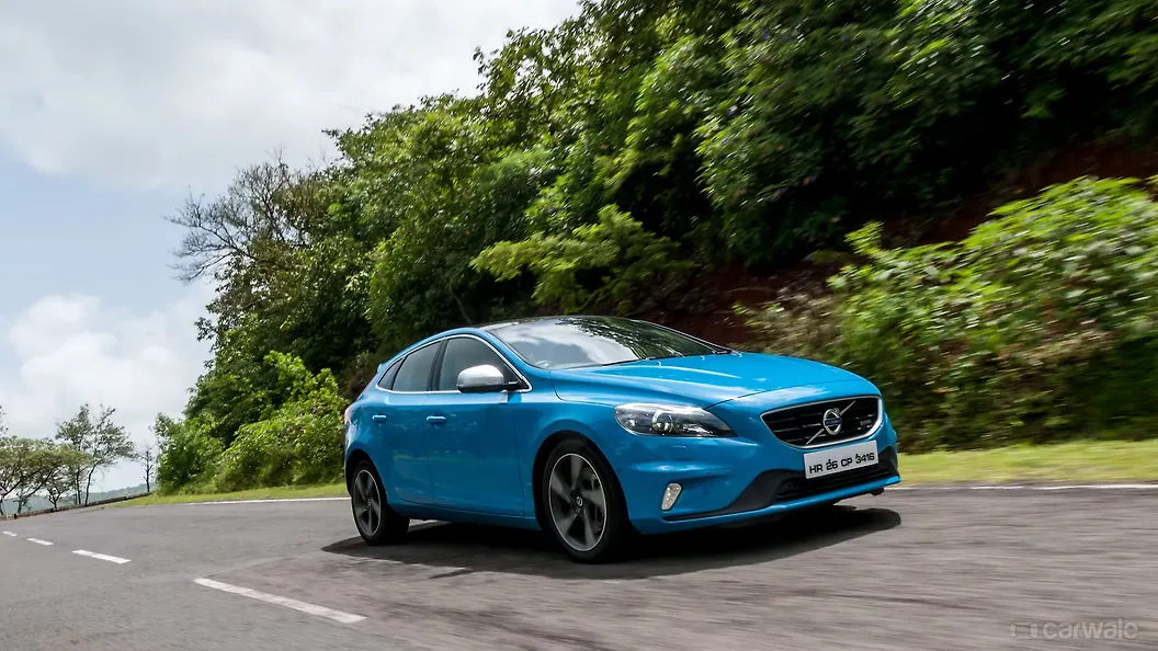 V40 [2015-2016] Driving Image, V40 [2015-2016] Photos in India - CarWale