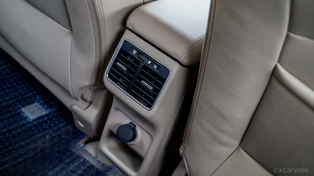 Ciaz [2014-2017] Rear Bumper Image, Ciaz [2014-2017] Photos in India ...