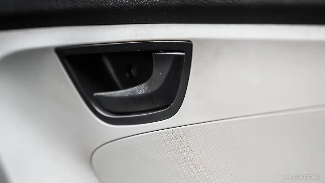 Eon Engine Bay Image, Eon Photos in India - CarWale