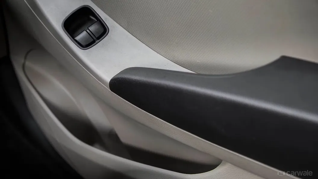 Eon Interior Image, Eon Photos in India - CarWale