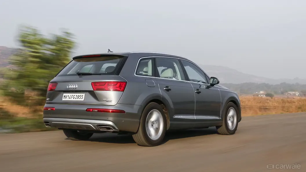 Audi Q7 Photo, Rear view Image - CarWale