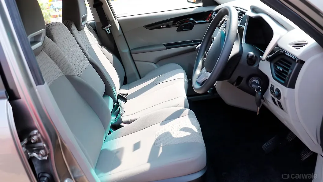 Mahindra KUV100 NXT Photo, Mahindra KUV100 Interior Image - CarWale