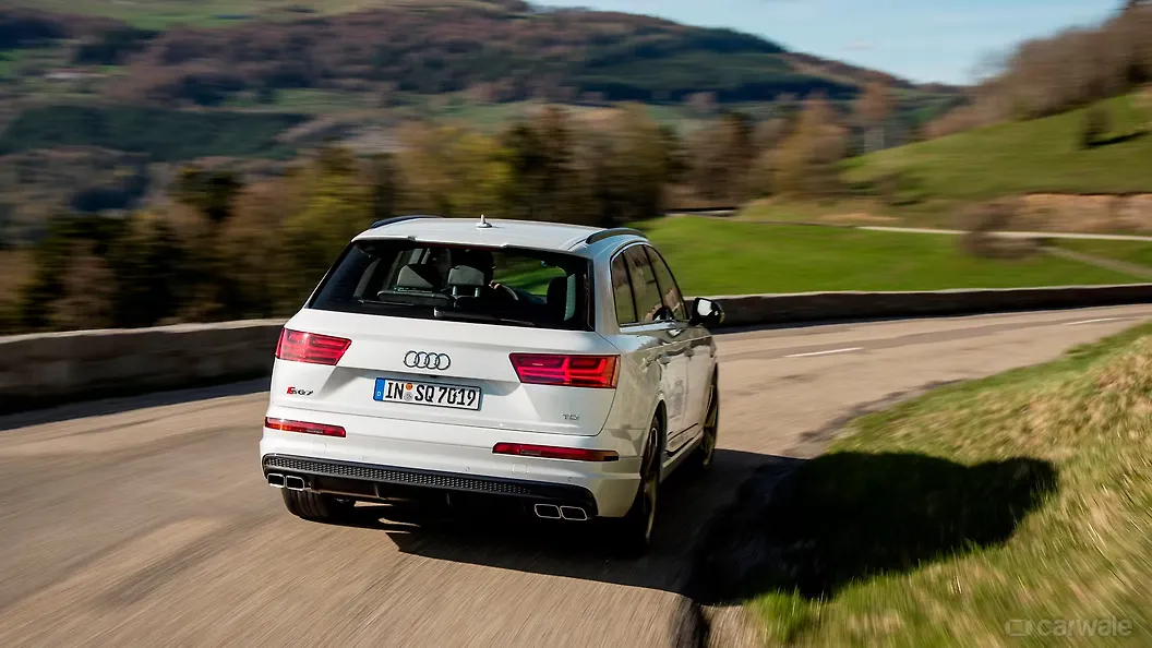 Q7 Right Rear Three Quarter Image, Q7 Photos in India - CarWale