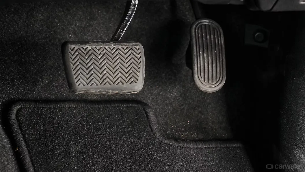 Innova Crysta [2016-2020] Pedals Image, Innova Crysta [2016-2020 ...