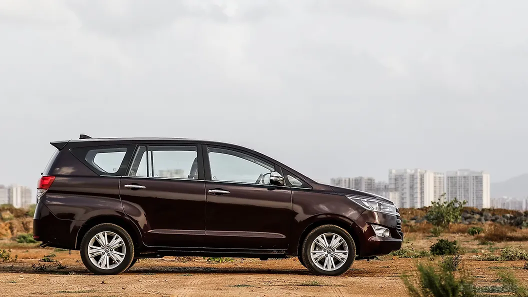 Innova Crysta [2016-2020] Right Side Image, Innova Crysta [2016-2020 ...