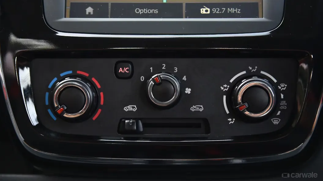 Kwid [2015-2019] Interior Image, Kwid [2015-2019] Photos in India - CarWale