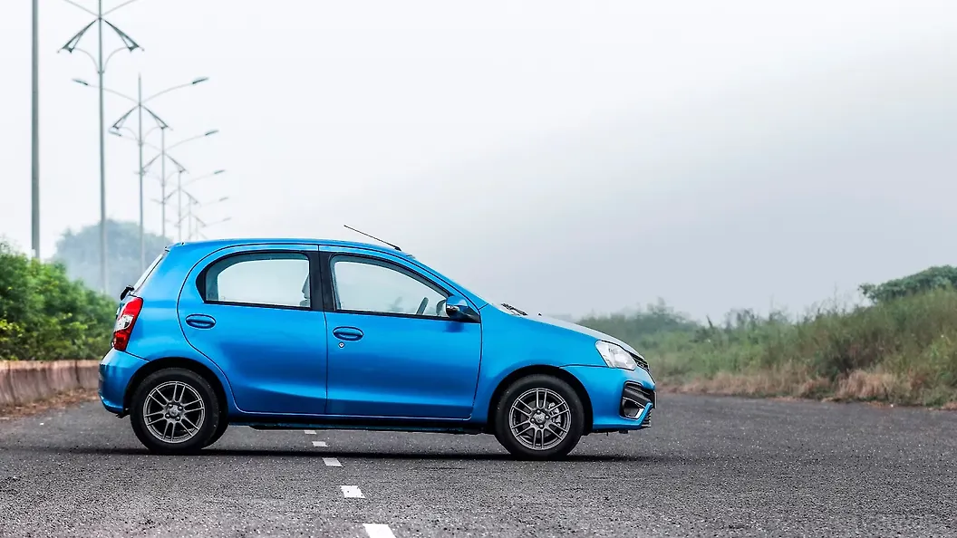 Etios Liva Right Side Image, Etios Liva Photos in India - CarWale