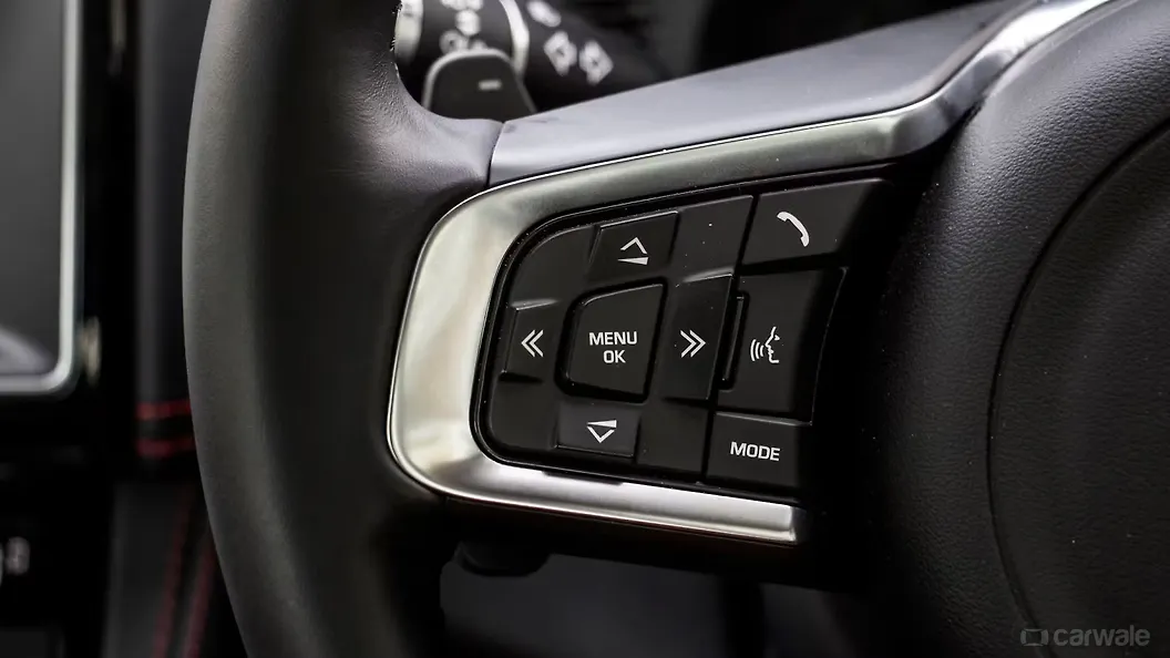F-Pace Steering Mounted Audio Controls Image, F-Pace Photos in India ...