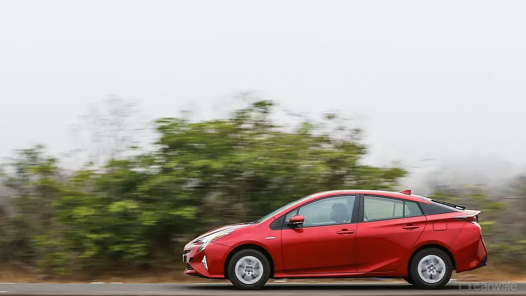Prius Boot Space Image, Prius Photos in India - CarWale