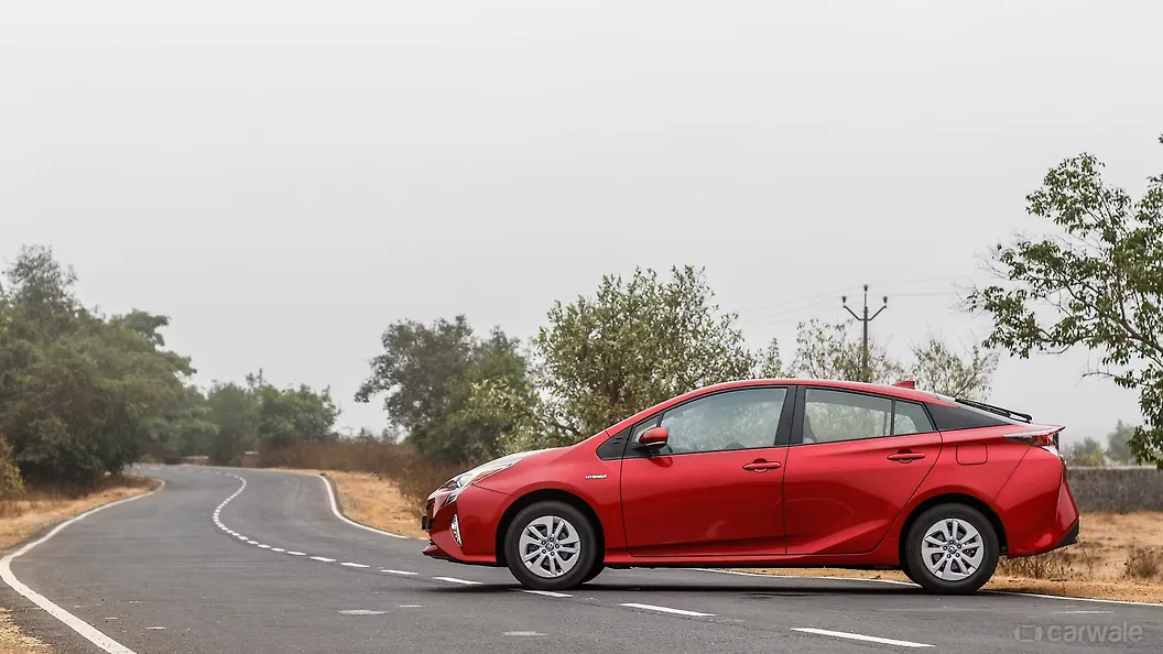 Prius Exterior Image, Prius Photos in India - CarWale
