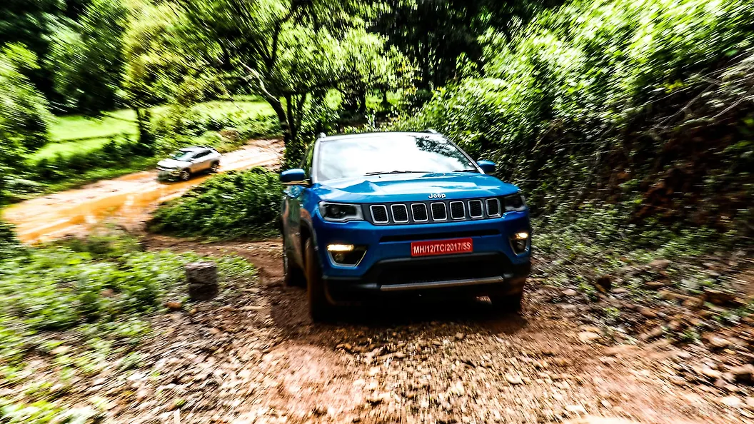 Jeep Compass Photo, Driving Image - CarWale
