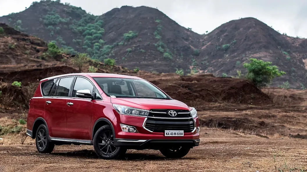 Toyota Innova Crysta Photo, Toyota Left Side View Image - CarWale