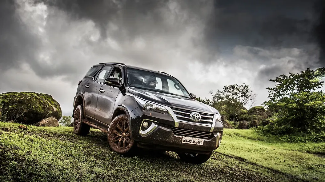 Fortuner Exterior Image, Fortuner Photos in India - CarWale