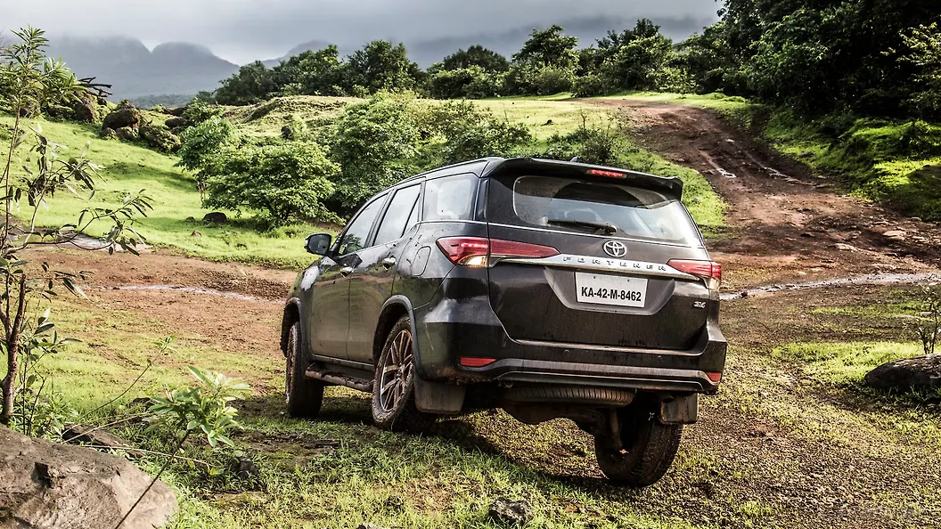 Fortuner Exterior Image, Fortuner Photos in India - CarWale