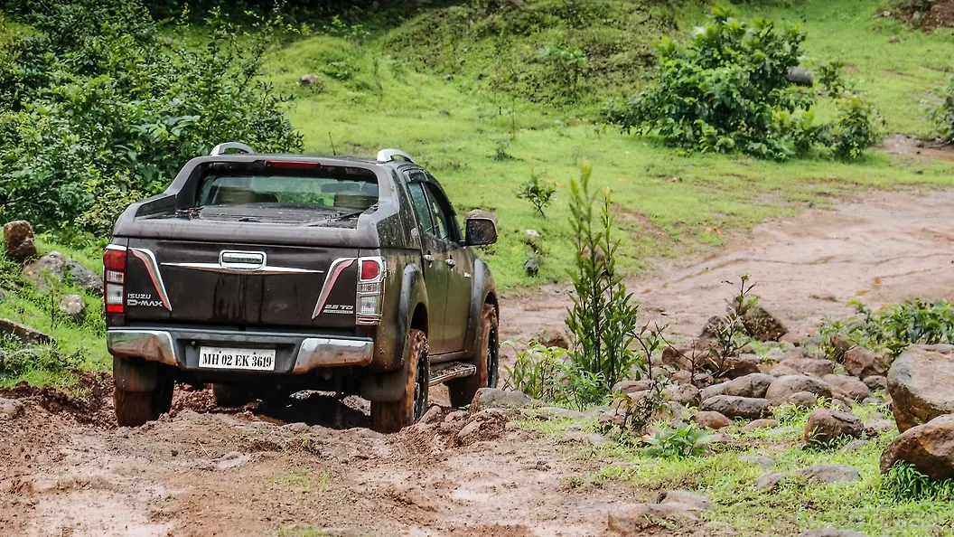 D-Max V-Cross [2016-2018] Rear View Image, D-Max V-Cross [2016-2018 ...