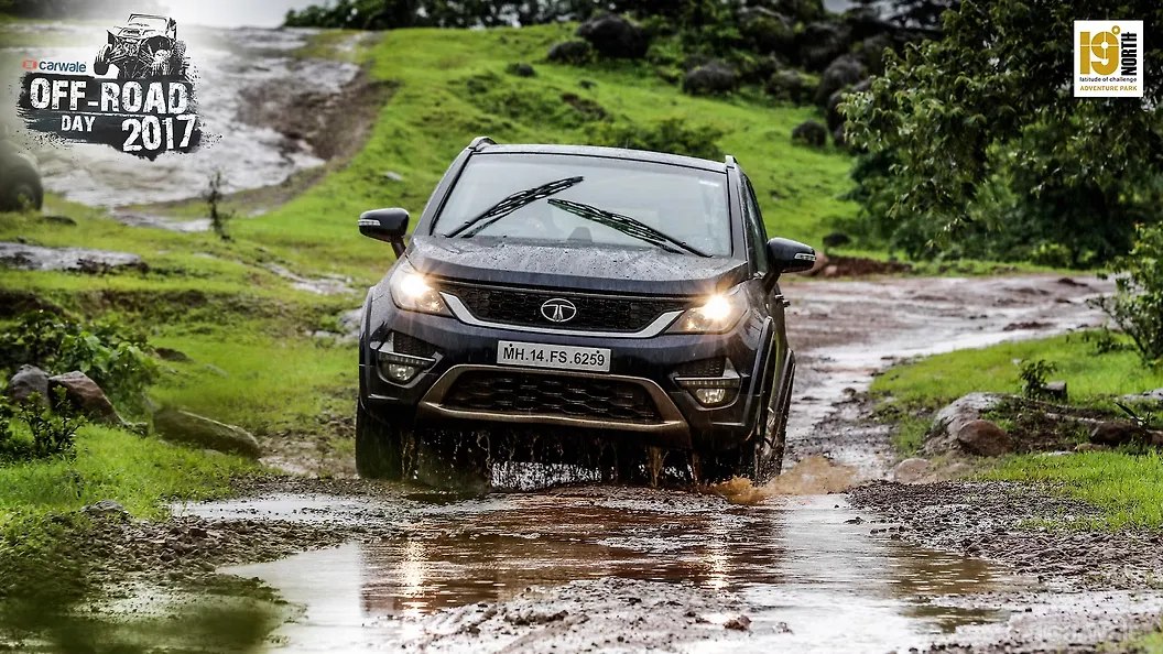 Hexa Right Front Three Quarter Image, Hexa Photos in India - CarWale