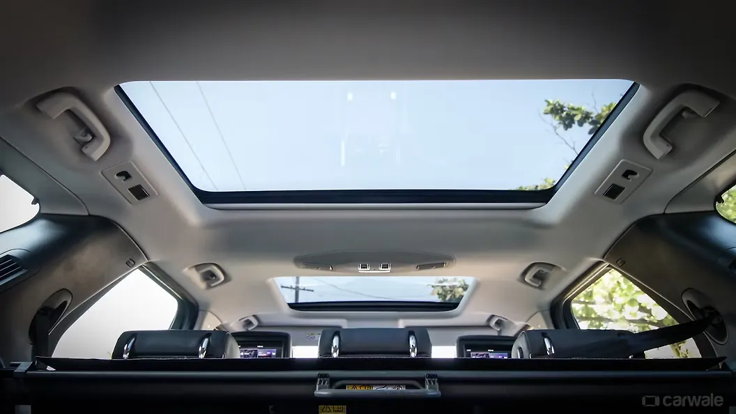 Discovery Interior Image, Discovery Photos in India - CarWale