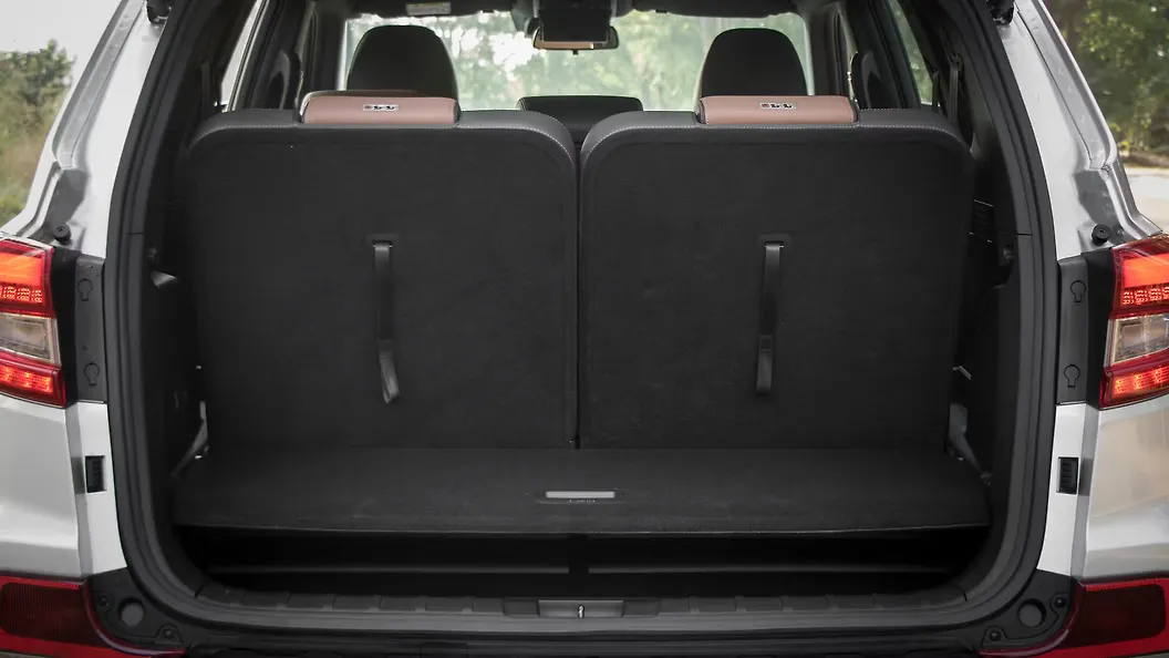 Mahindra Alturas G4 Photo, Boot Space Image - CarWale