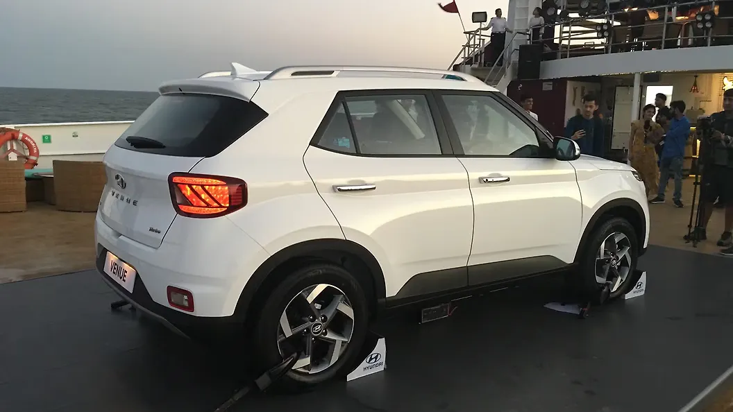 Hyundai Venue Photo, Right Rear Three Quarter Image - CarWale