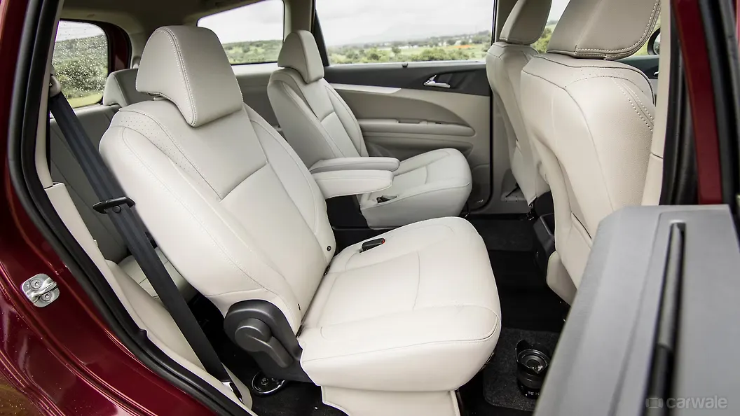 Marazzo Interior Image, Marazzo Photos in India - CarWale