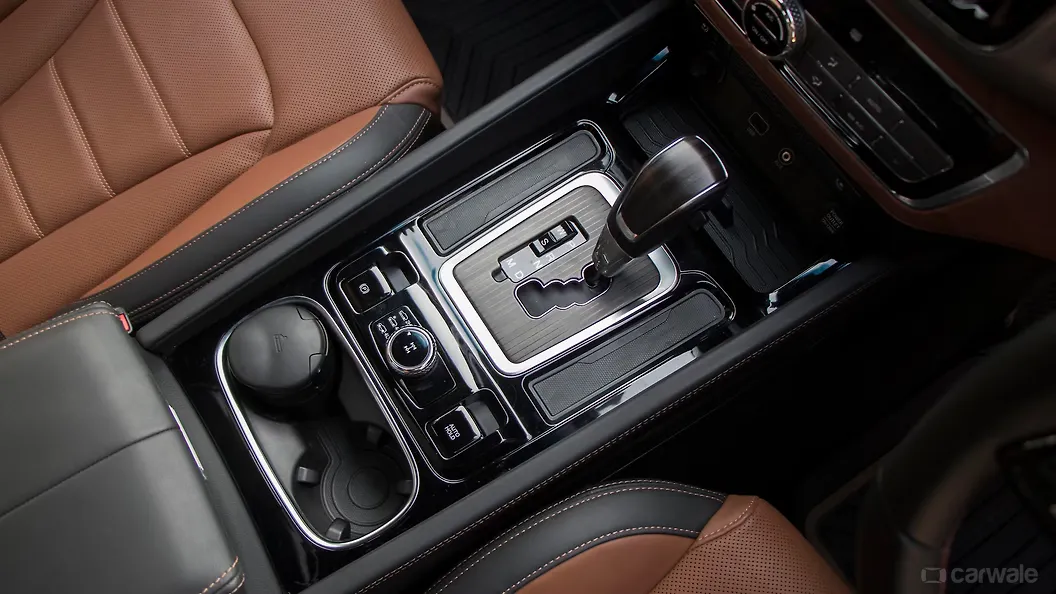Mahindra Alturas G4 Images, Interior & Exterior Photo Gallery - CarWale