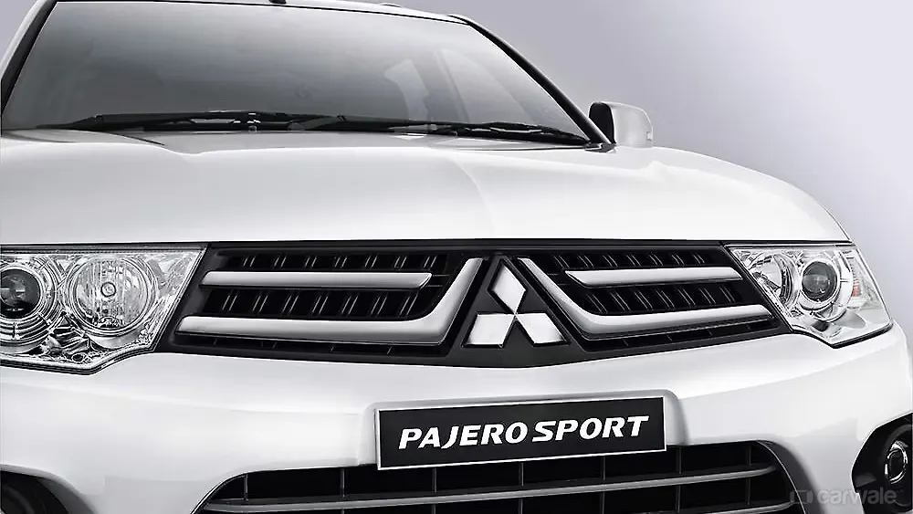 Pajero Sport Rear Seat Space Image, Pajero Sport Photos in India - CarWale